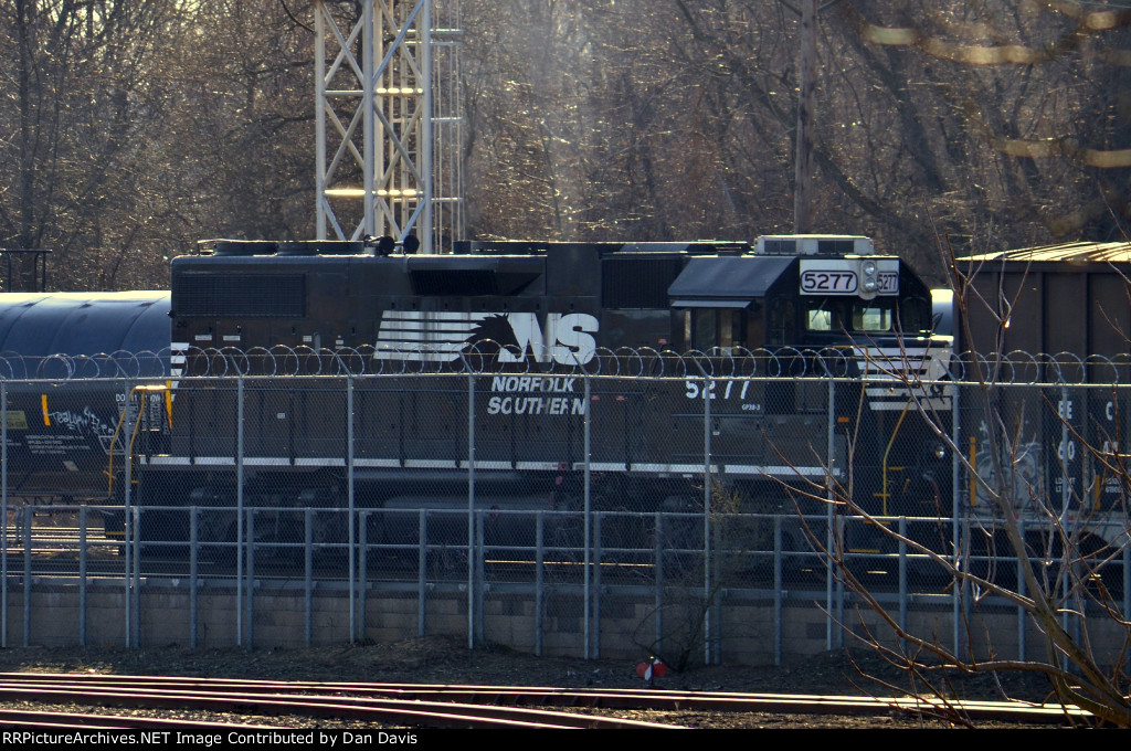NS GP38-2 5277 in Burlington